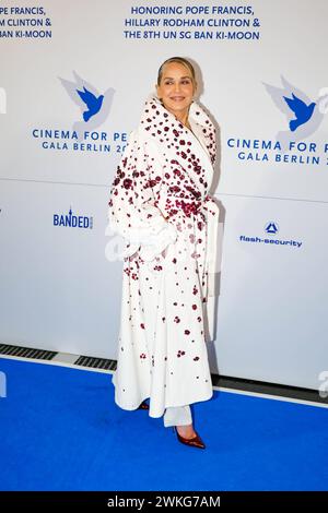 Sharon Stone bei Cinema for Peace 2024 im WECC - Westhafen Event ...