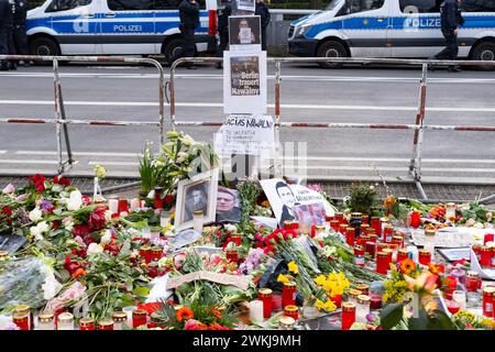 navalny memorial, flowers lie on ground, mourning candles burning after ...