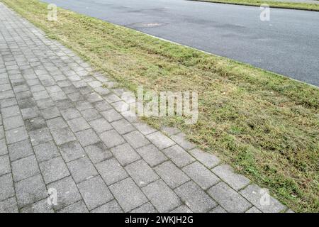 Sidewalk, meadow, street without people Stock Photo - Alamy