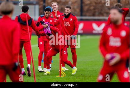 ROTTERDAM - (l-r) Santiago Gimenez of Feyenoord, Thomas Beelen of ...
