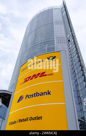 Die Deutsche Post DHL Group mit Sitz im Post Tower als Konzernzentrale ...