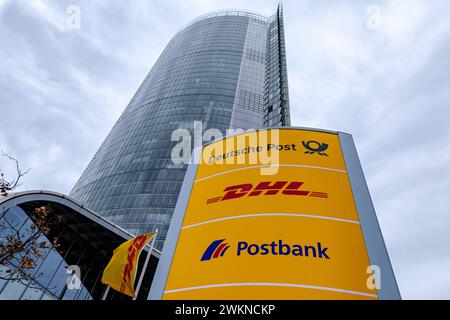 Die Deutsche Post DHL Group mit Sitz im Post Tower als Konzernzentrale ...