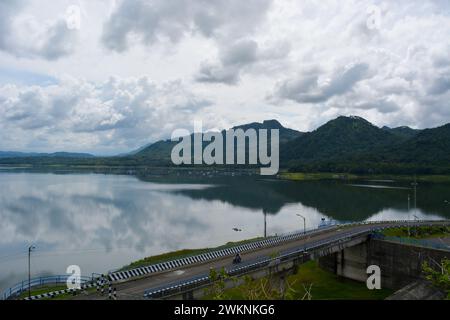 The Wadaslintang Reservoir Dam in Wonosobo, Indonesia Stock Photo - Alamy