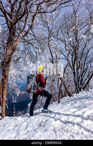 Climbing to the summit of Mount Takami in winter, Nara, Japan Stock ...