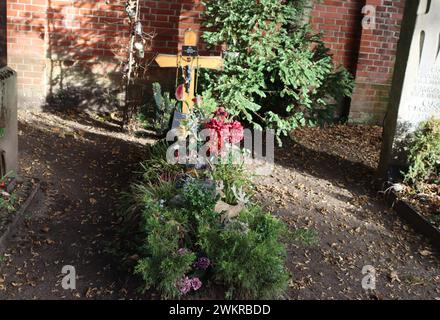 The grave of Countess Marie Larisch von Moennich at the Ostfriedhof in ...
