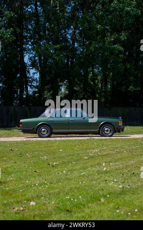 1983 Bentley Mulsanne luxury British car Stock Photo - Alamy