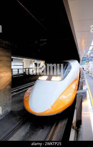 Nose of the TSHR 700T high-speed Japanese Shinkansen train at the ...