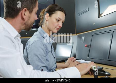 Government Agent is Tracking Fugitive with Her Computer in Big ...