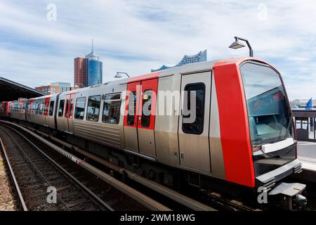 Hamburg Red Unmanned U-bahn Subway train rail Baumwall station on ...