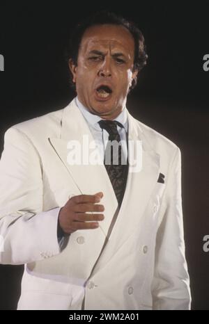 Italian opera singer baritone Leo Nucci in action, Italy 1980s Stock ...