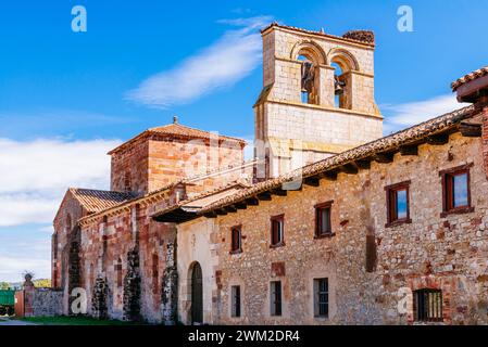 Aguilar de Campoo, Santa María la Real monastery; cloister Stock Photo ...