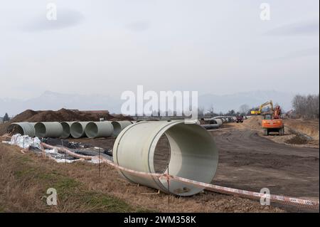 Excavation work phases for the laying of pipes useful for the sewage ...