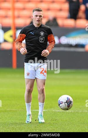 Andy Lyons #24 of Blackpool in action during the game during the Sky ...