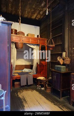 Bedroom - Yin Yu Tang House Stock Photo - Alamy