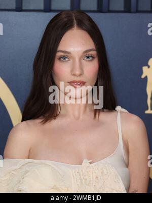 Maddie Ziegler arrives at the 30th annual Screen Actors Guild Awards on ...