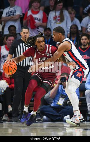 South Carolina guard Zachary Davis (2) brings the ball up court against ...