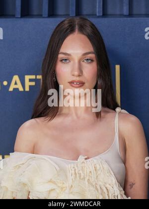 Maddie Ziegler walking on the red carpet at the 94th Academy Awards ...