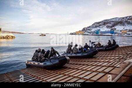 Members of Le Bataillon de Fusiliers Marins (BFM) Détroyat in combat ...