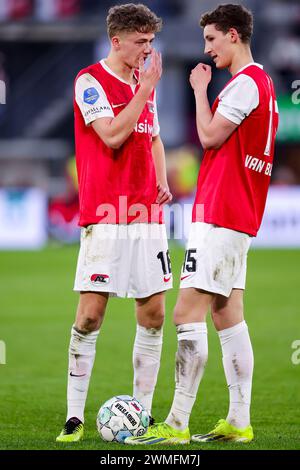 ALKMAAR - (l-r) Sven Mijnans of AZ Alkmaar, Ruben van Bommel of AZ Alkmaar celebrate the 2-1 ...