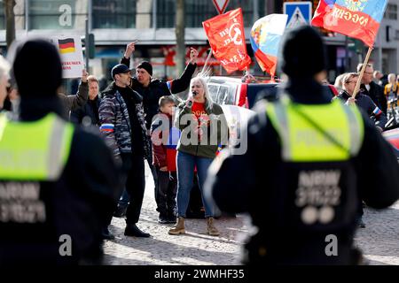 Aktivistin Elena Kolbasnikova und ihr Ehemann Max Schlund Rostislav ...