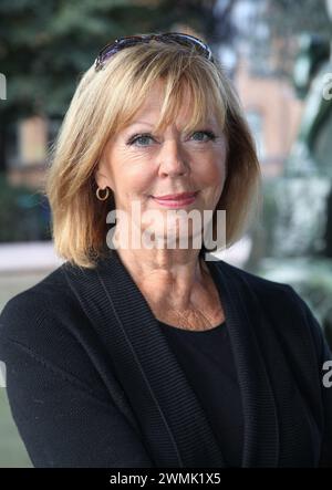 Portrait of female singer Stock Photo - Alamy