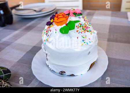 Traditional Ukrainian Easter cake (paska) with eggs (pysanky Stock ...