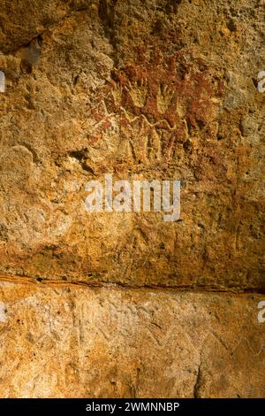 Petroglyphs at Cascadia Cave, Linn County, Oregon Stock Photo - Alamy