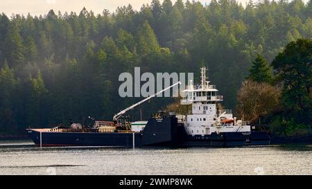 Island Raider pusher tug and ITB Reliant fuel barge tied up to the fuel ...