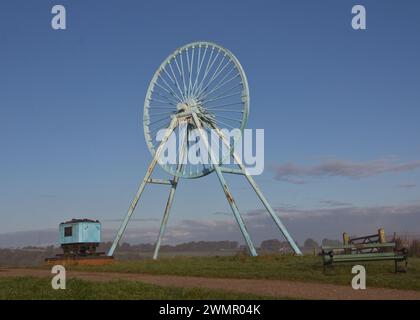 Pit wheel memorial Apedale blue sky Stock Photo - Alamy