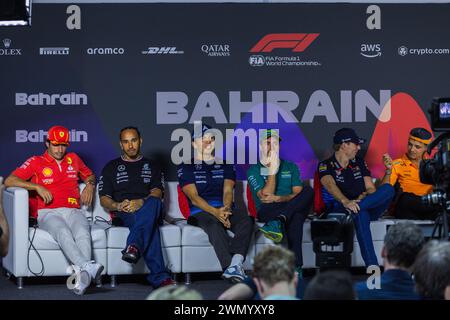 Lewis Hamilton at a press event with McLaren F1 car and Vistajet ...