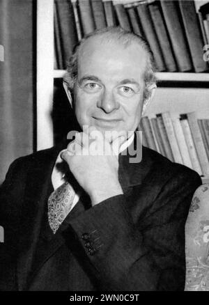 Linus Pauling. Portrait of the American chemist and peace activist ...