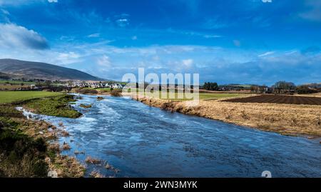 Spring sunshine on the River Clyde at Thankerton, South Lanarkshire ...