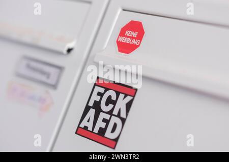 Protest-Aufkleber gegen die AFD an einem Briefkasten *** Protest ...