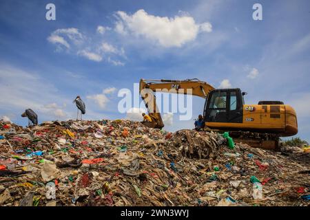 Nairobi, KENYA. 28th Feb, 2024. Waste collectors at the Dandora ...