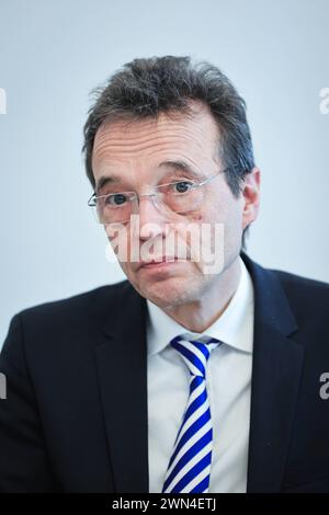 Professor Dr. med. Andreas Neubauer, Vorsitzender der DGIM, Jahres ...