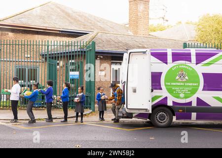 21/10/22 City Harvest van delivers to Cyril Jackson School, Tower ...