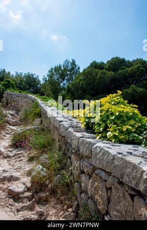 Victoria Lines Fortification Walls - Malta Stock Photo - Alamy