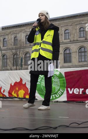 Luisa Neubauer, Klimaaktivistin bei Fridays for Future, gemeinsam mit ...