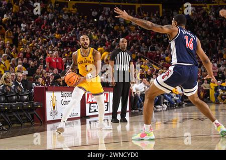 Arizona guard Caleb Love (1) celebrates as Oregon center Nate Bittle ...