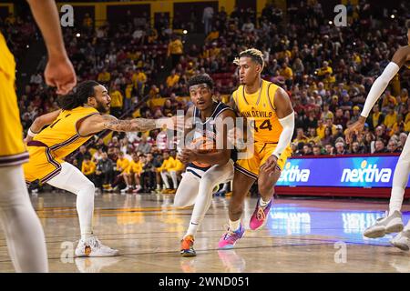 Arizona Wildcats guard Jaden Bradley (0) attempts a three pointer in ...