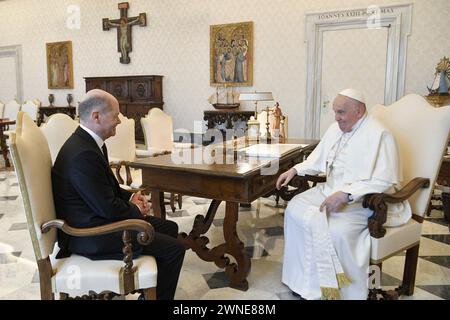 Pope Francis meets german chancellor Angela Merkel during a private ...