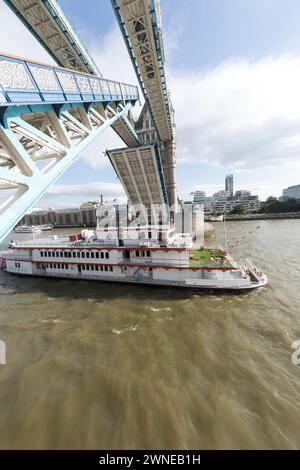 UK, London, the Dixie Queen paddle steamer going through under a raised ...