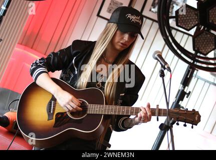 Countrysängerin Alli Walker beim C2C 2024 in Berlin Auftritt beim ...