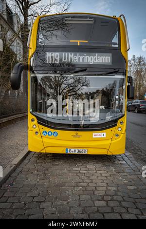 Berlin BVG: gelber Doppeldecker / Doppeldeckerbus, Bus - 02.03.2024 ...