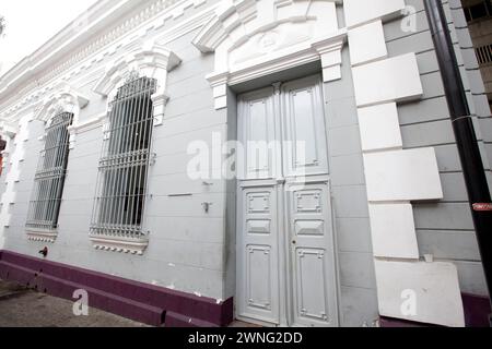 Facade of colonial house in Caracas, Venezuela Stock Photo - Alamy