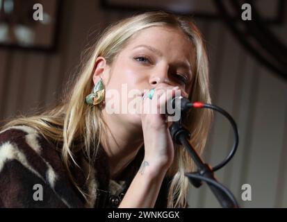 Countrysängerin Carter Faith beim C2C 2024 in Berlin Auftritt beim ...