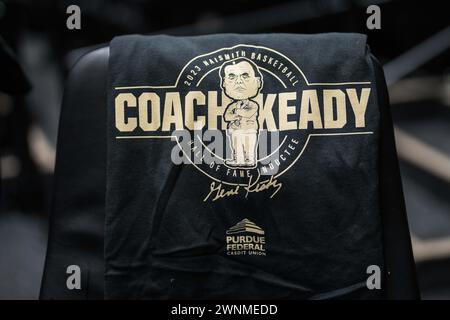 Former Purdue basketball coach Gene Keady watches during the first half ...