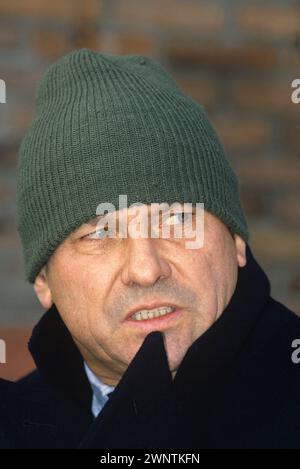 Schauspieler Klaus Löwitsch bei Dreharbeiten zur Fernsehserie Peter ...