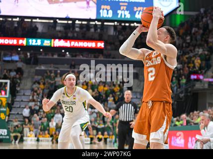 Texas guard Chendall Weaver (2) shoots against Vanderbilt during the ...