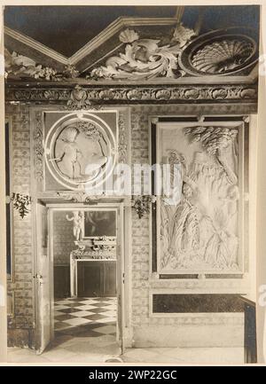 A photograph by Stanisław Nofok-Sowiński before 1916 shows the ballroom ...